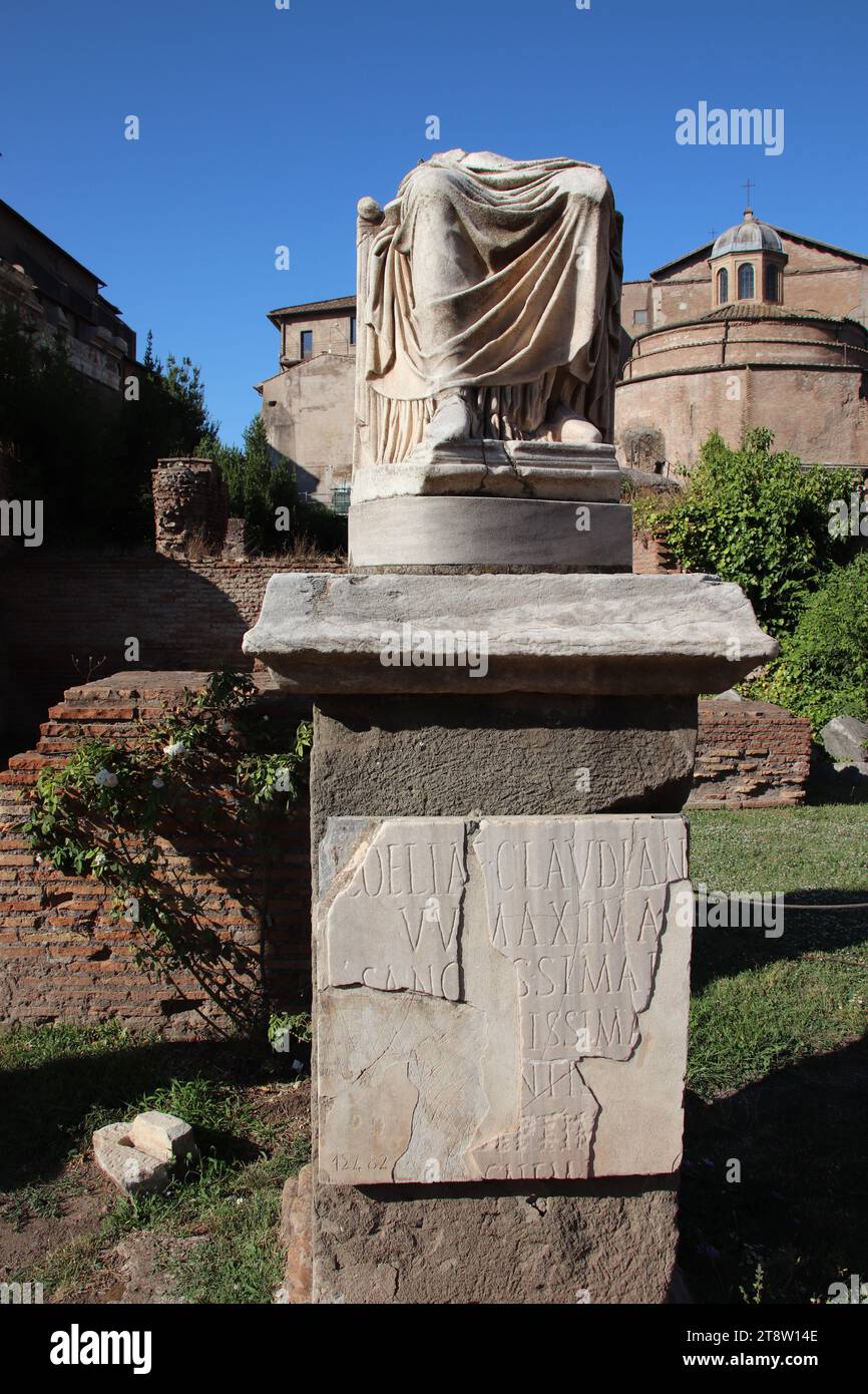 Roman Forum (Forum Romanum): Statue at House of the Vestal Virgins ...