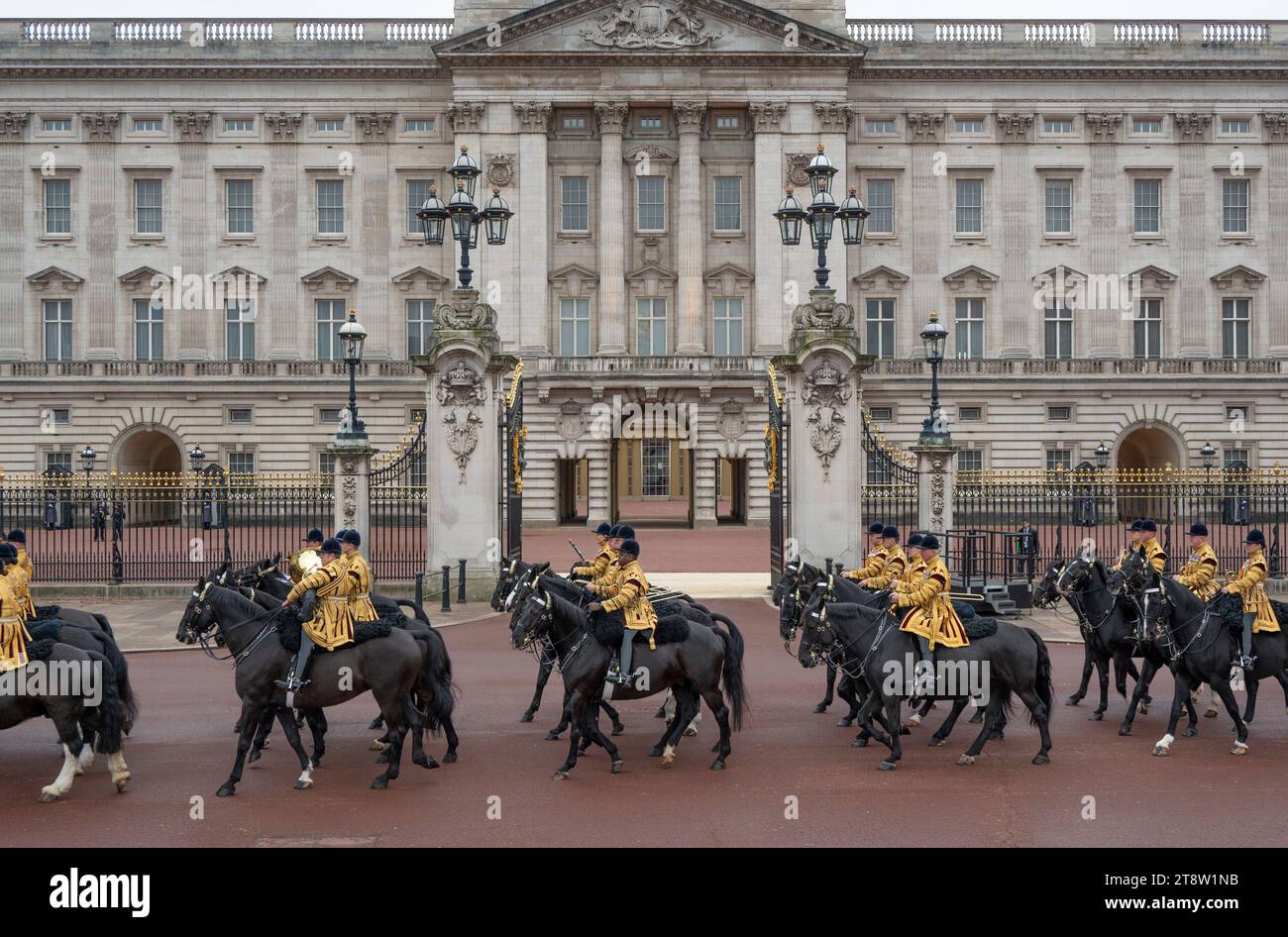 London, UK. 21st Nov, 2023. Pomp and Ceremony outside Buckingham Palace ...