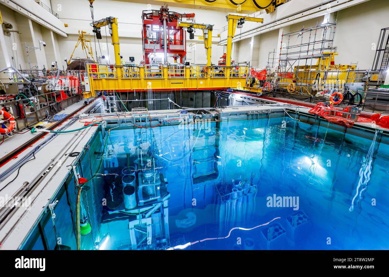 21 November 2023, Schleswig-Holstein, Brunsbüttel: Technicians work in ...