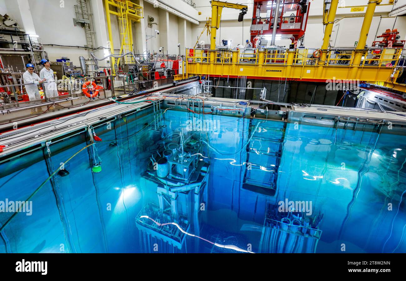21 November 2023, Schleswig-Holstein, Brunsbüttel: Technicians work in ...