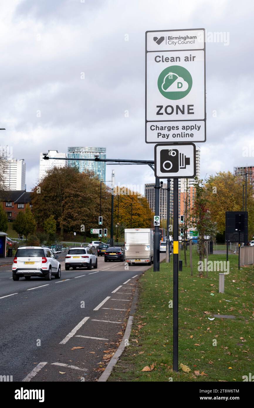 Cars in the 30mph Clean Air Zone run by Birmingham City Council along ...