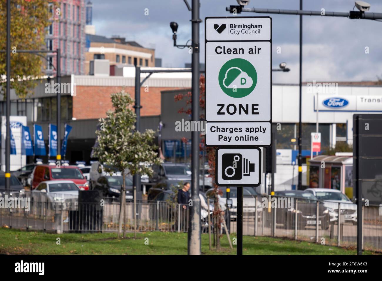 Cars in the 30mph Clean Air Zone run by Birmingham City Council along ...
