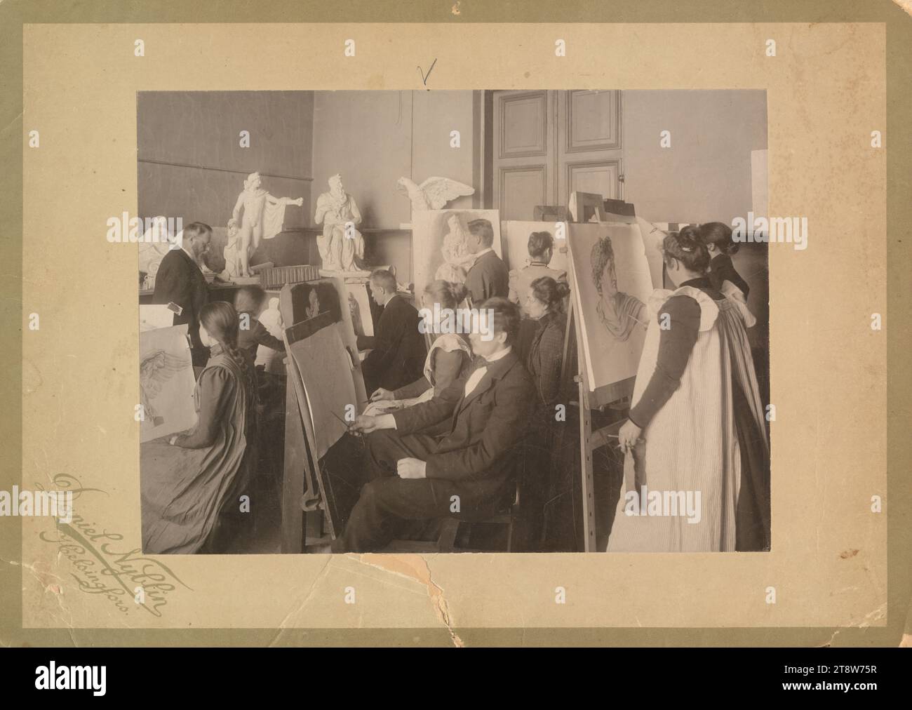 Drawing plaster casts hi-res stock photography and images - Alamy