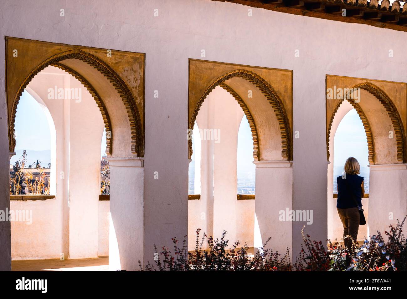 Building with three arches hi-res stock photography and images - Alamy