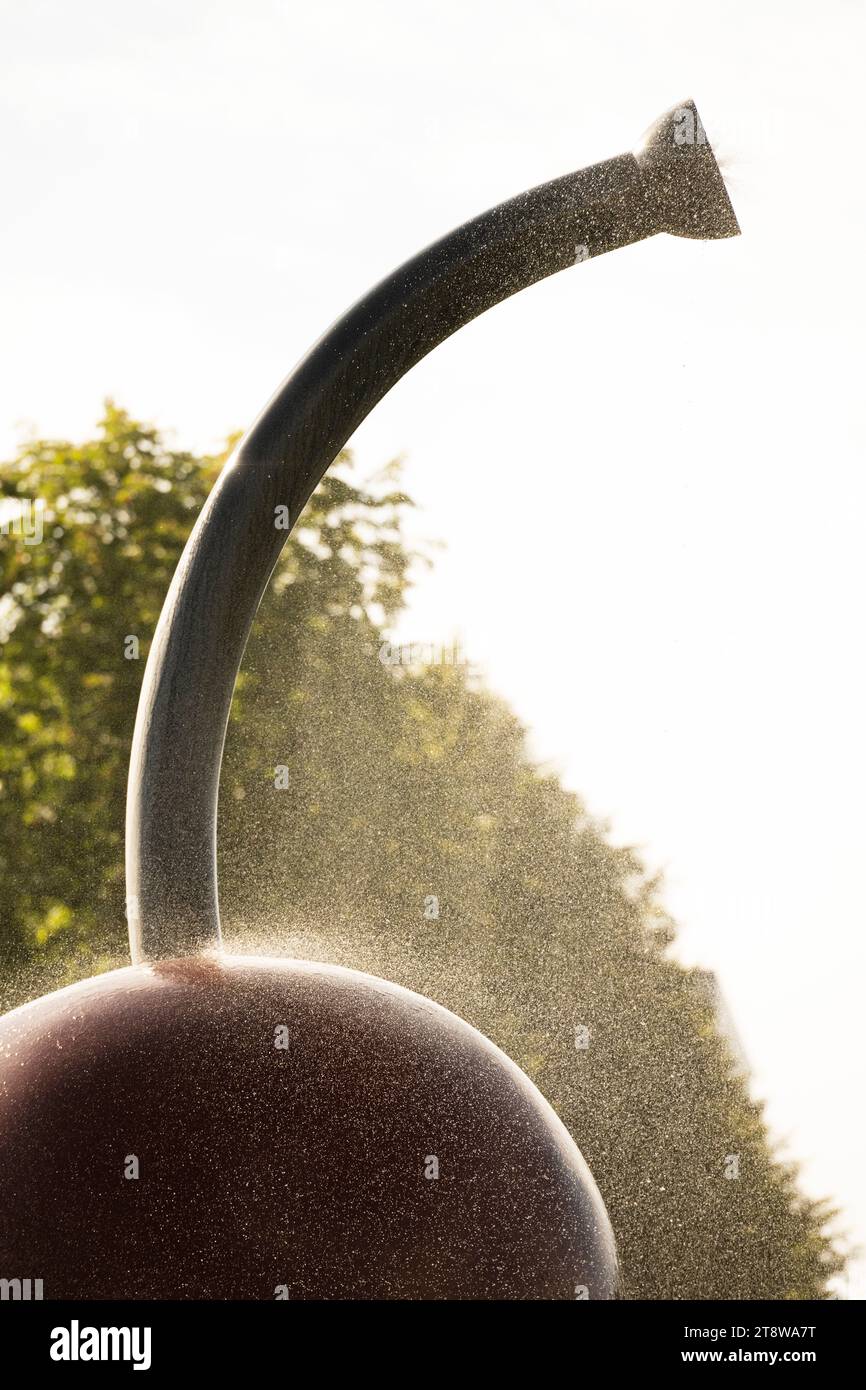 The infamous Cherry and Spoon fountain at the Minneapolis Walker Art ...