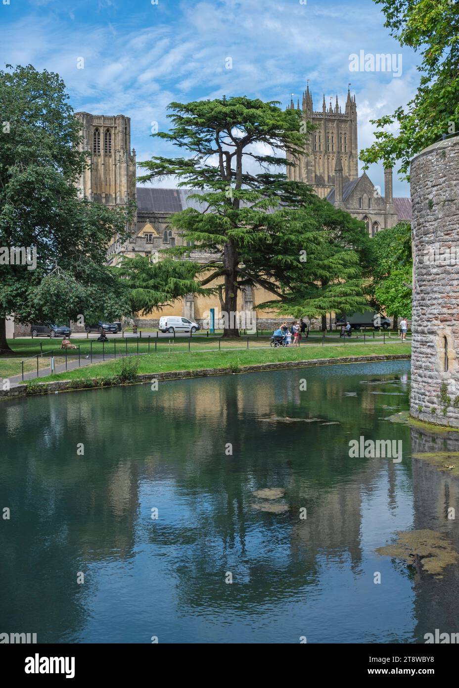 Wells cathedral reflecting in the moat surrounding the Bishops Palace ...