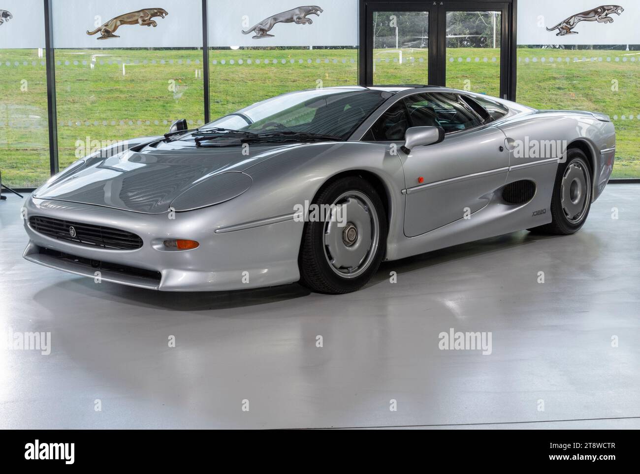 1992 Jaguar XJ220 British 1990s supercar Stock Photo - Alamy