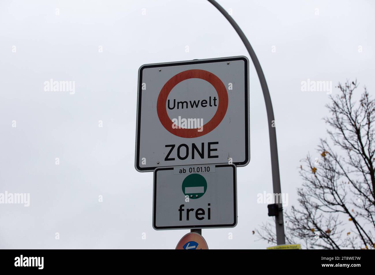 Umwelt Zone Verkehrsschild in Berlin Wedding am 21.11.2023 ...