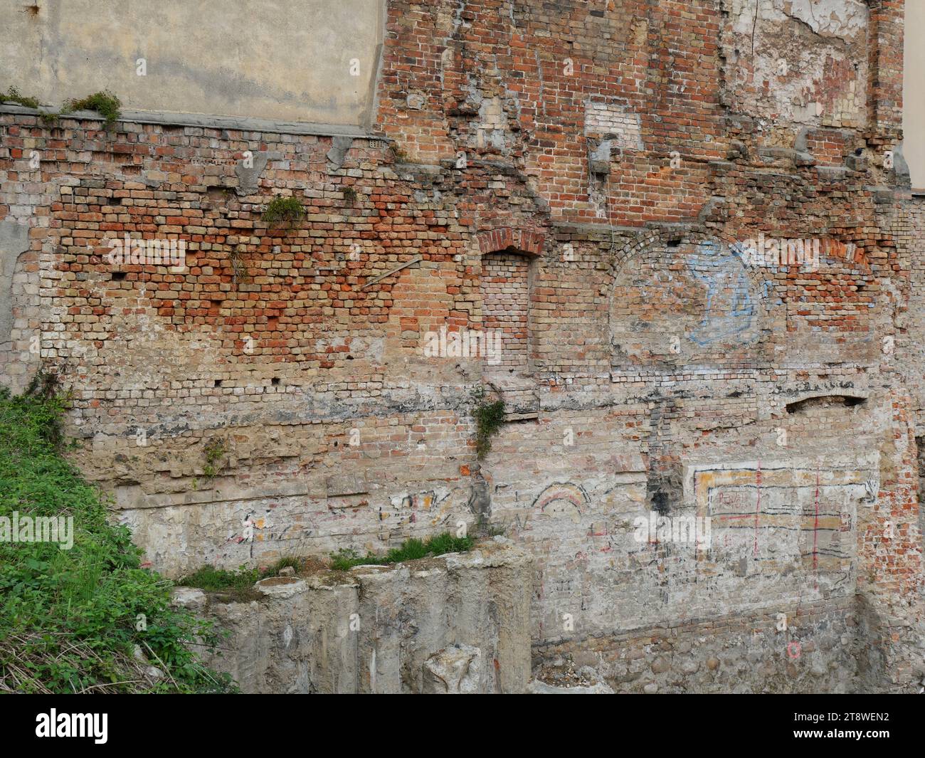 Visible facade after the demolition of a neighboring building with ...