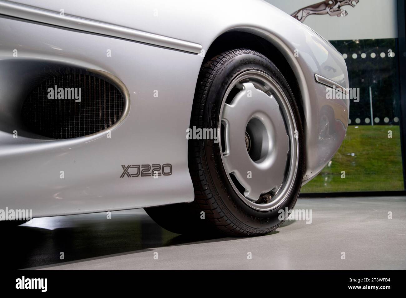 1992 Jaguar XJ220 British 1990s supercar Stock Photo - Alamy