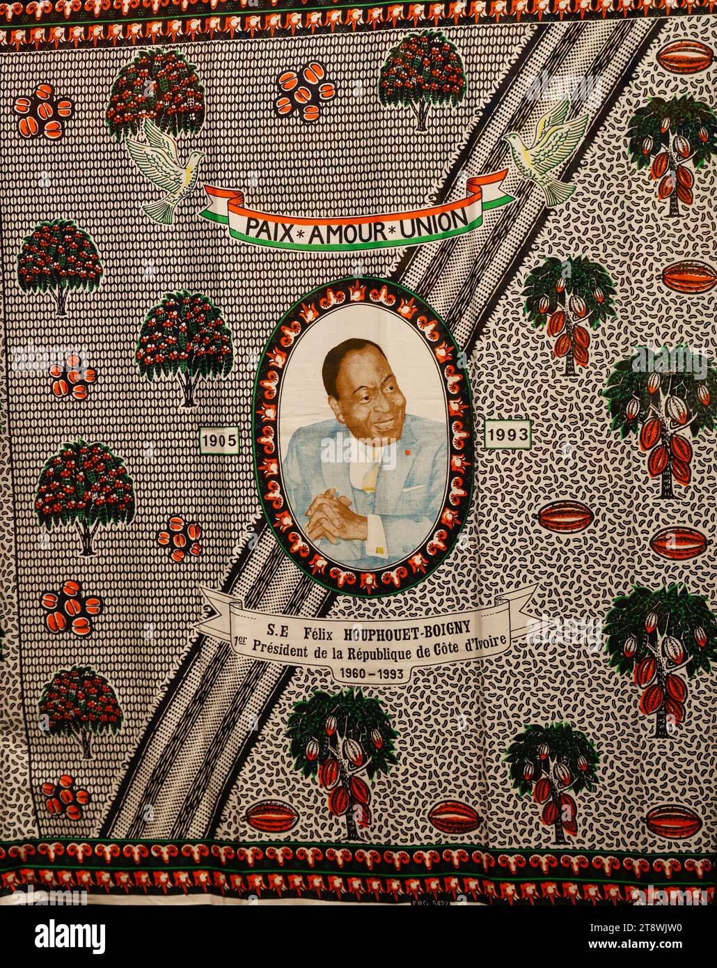 FANCY:COMMEMORATIVE CLOTHS IN AFRICA EXHIBITION AT THE QUAI BRANLY ...