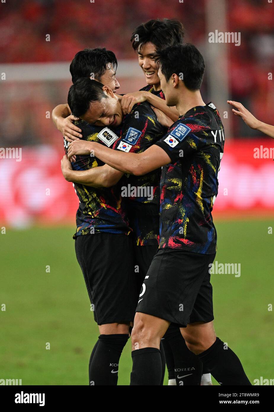 Shenzhen, China's Guangdong Province. 21st Nov, 2023. Jung Seunghyun (2nd L) of South Korea ...