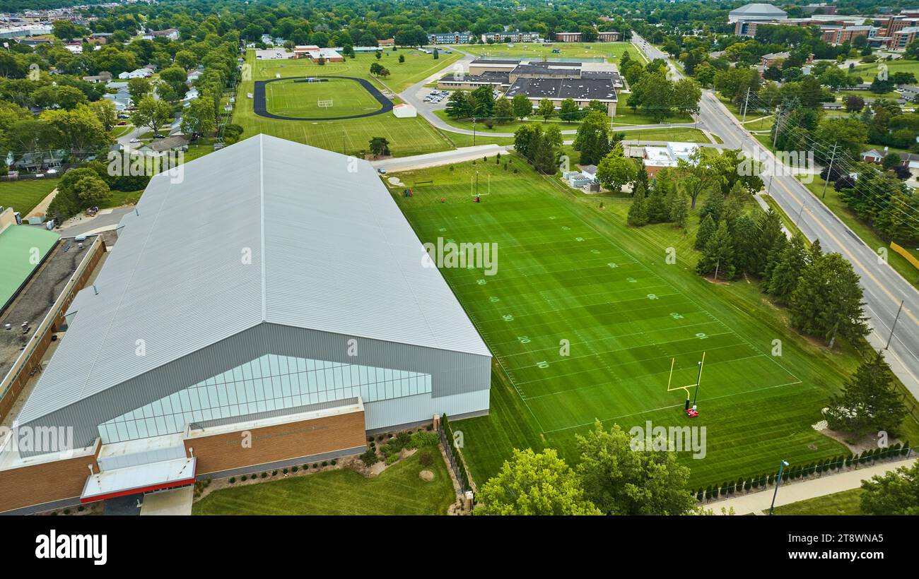 Grassy football field cross hi-res stock photography and images - Alamy
