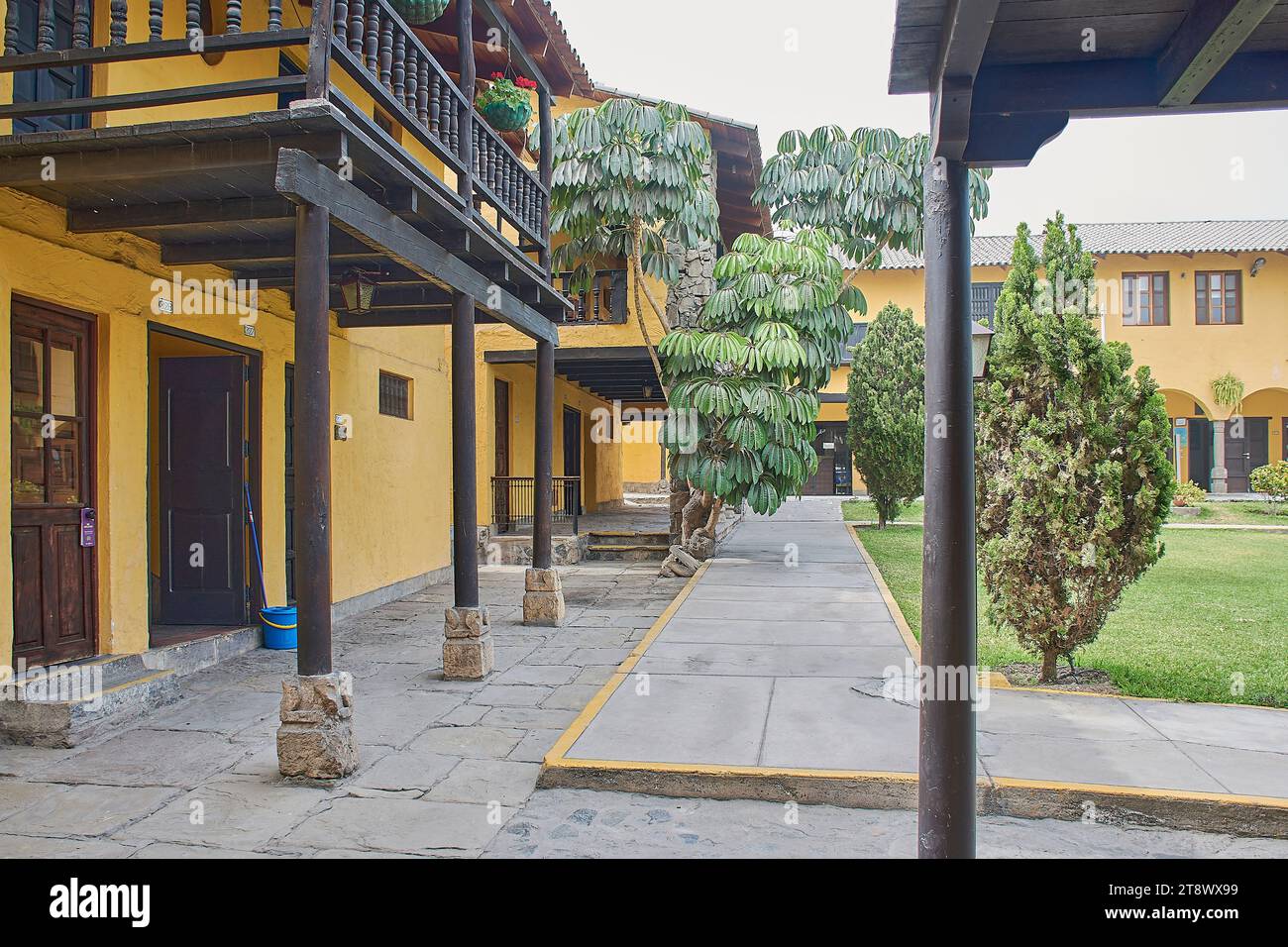 Typical street of the towns of the mountains of Peru Stock Photo - Alamy