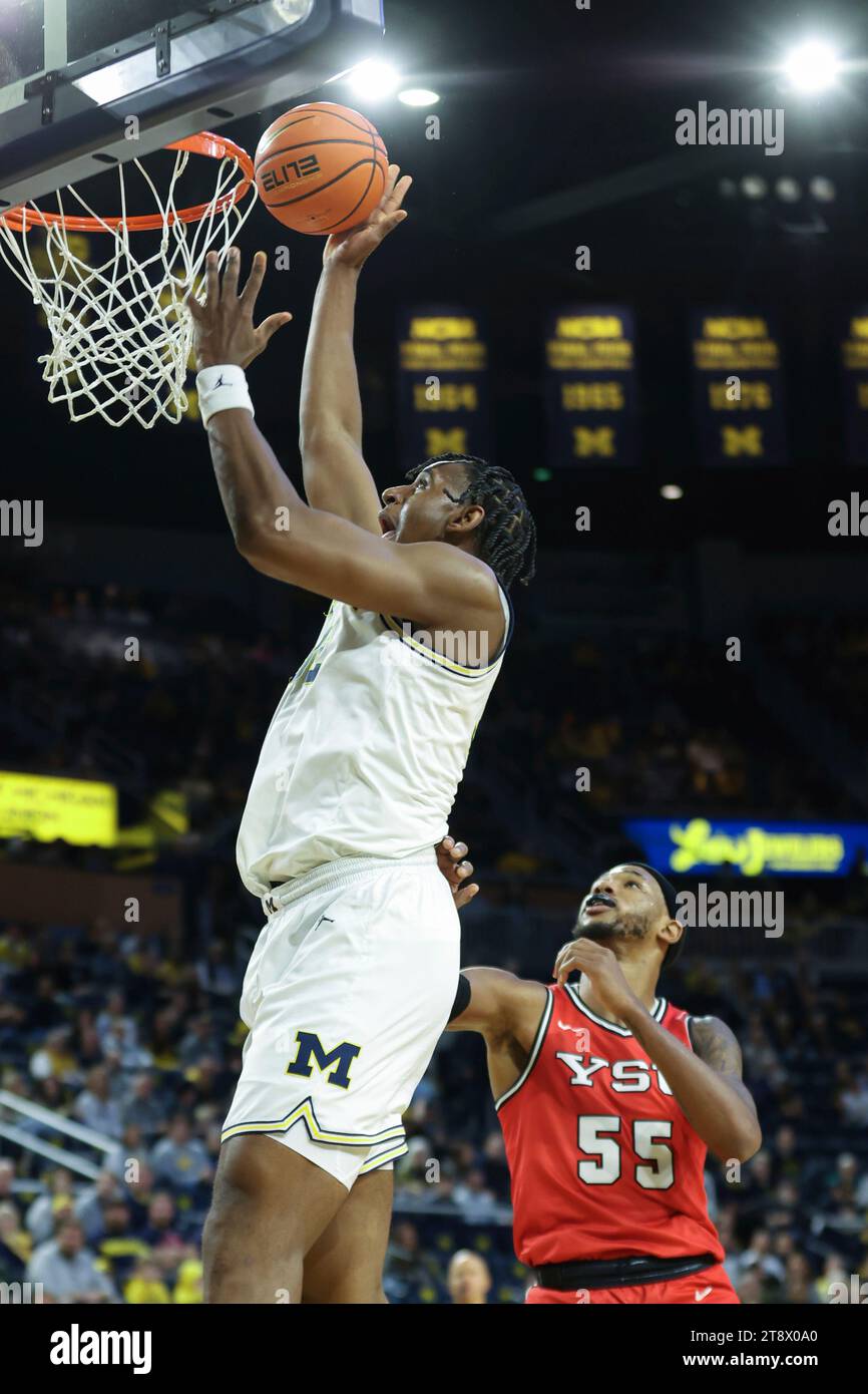 ANN ARBOR, MI - NOVEMBER 10: Michigan Wolverines forward Tarris Reed Jr ...