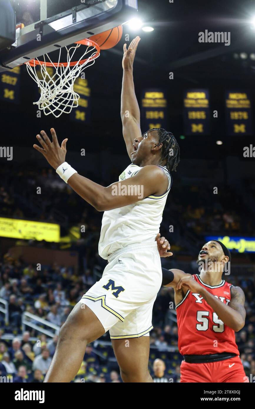 ANN ARBOR, MI - NOVEMBER 10: Michigan Wolverines forward Tarris Reed Jr ...