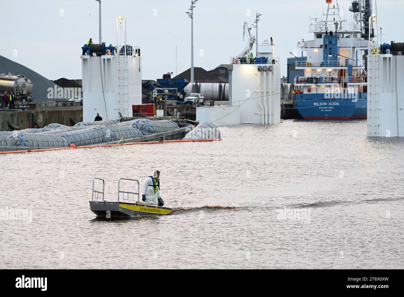 Emden, Germany. 21st Nov, 2023. Salvage specialists prepare the barge ...