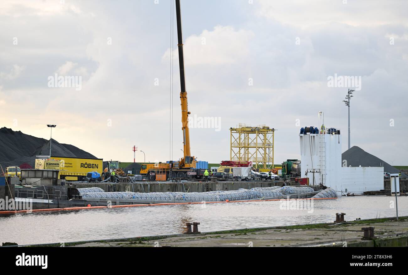 Emden, Germany. 21st Nov, 2023. The inland waterway vessel "Sabine ...