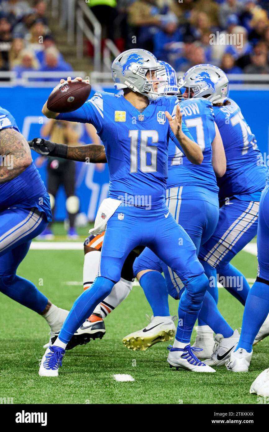 Detroit Lions quarterback Jared Goff (16) passes against the Chicago ...