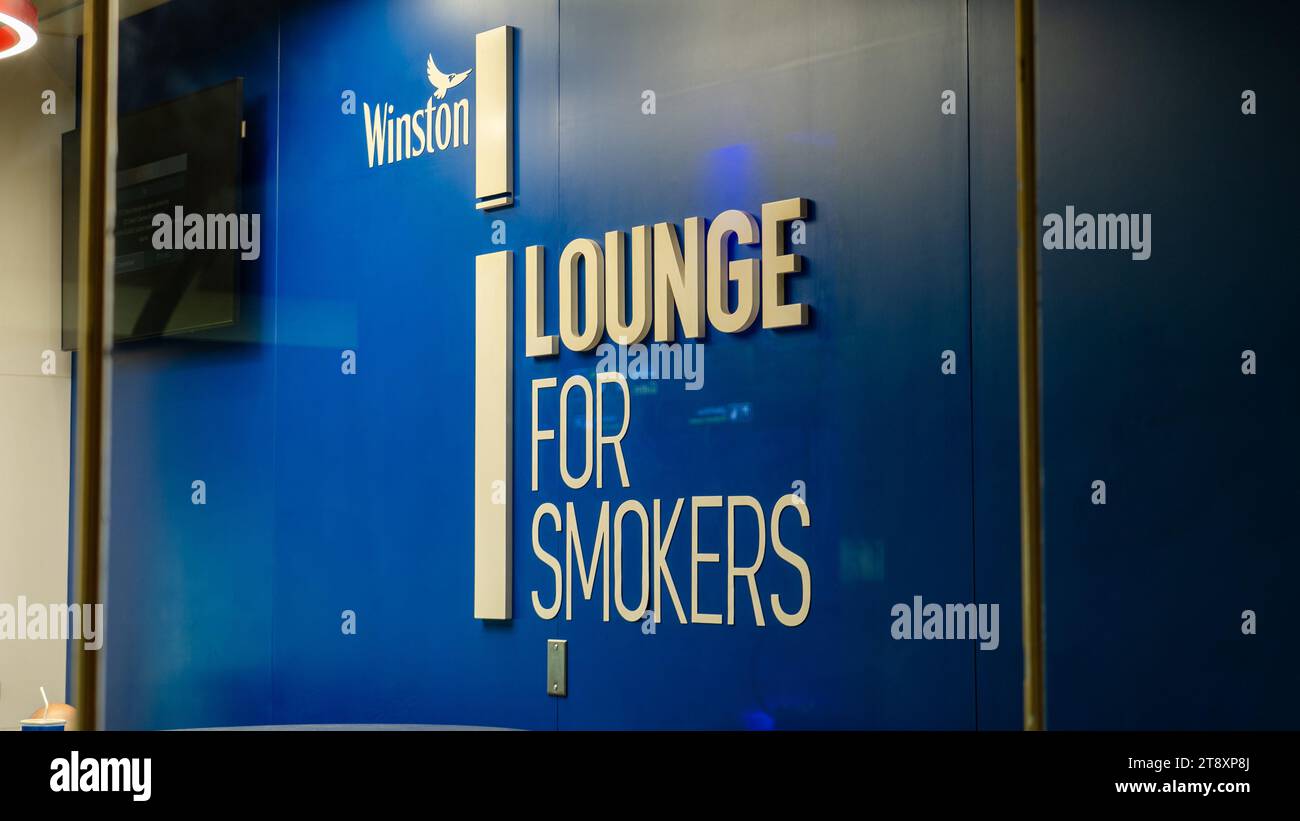 Winston smoking lounge dubai airport hi-res stock photography and ...