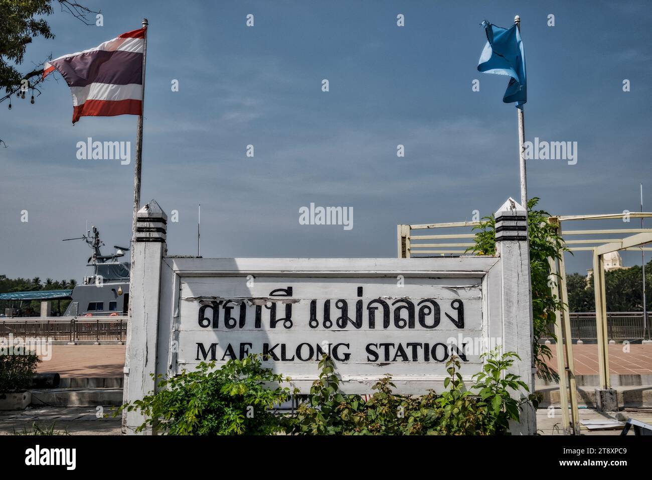 Mae Klong Railway Market (Hoop Rom Market), Thailand, Asia Stock Photo ...