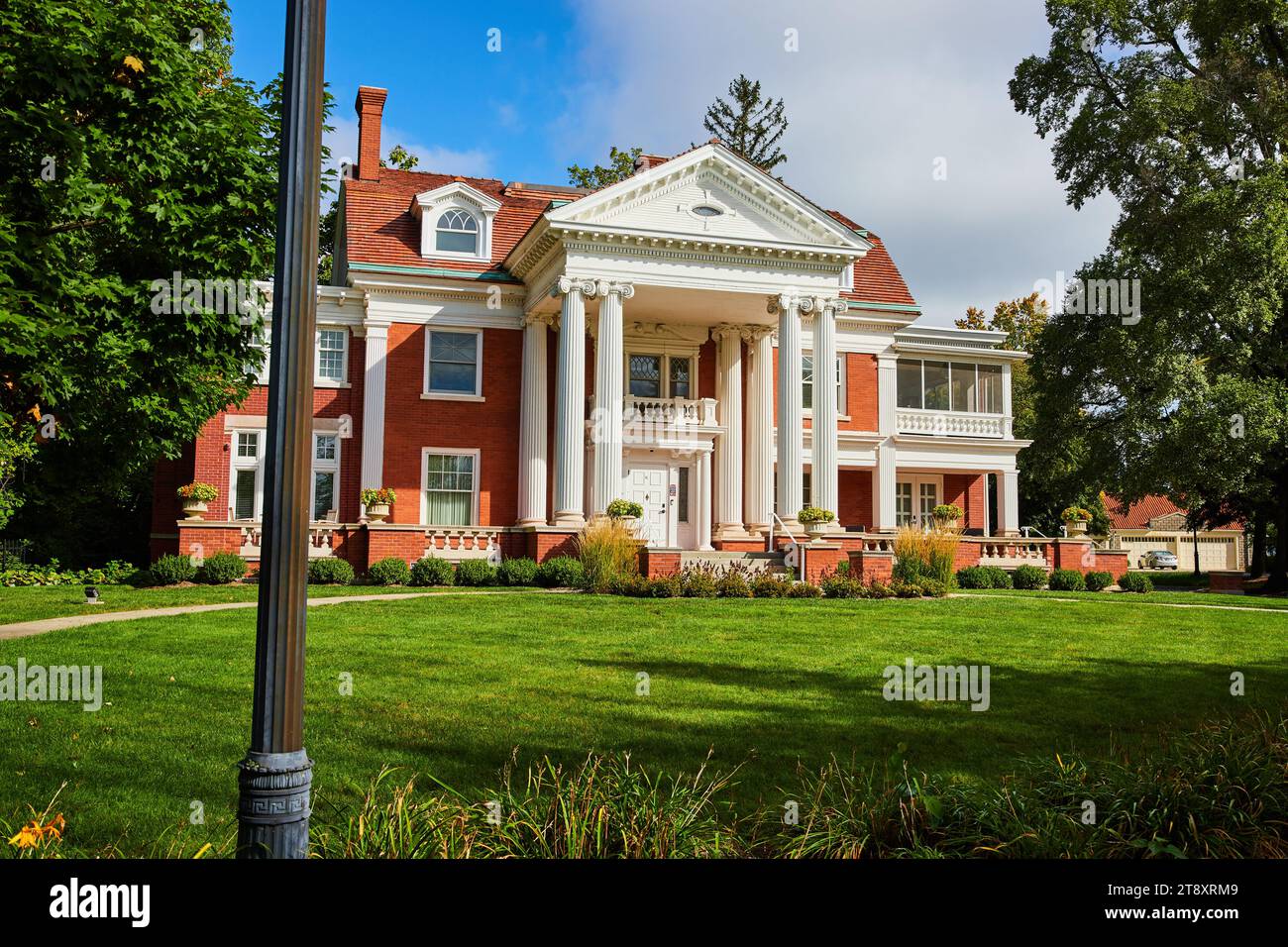 Maplewood mansion at Minnetrista Museum and Gardens with green lawn and ...