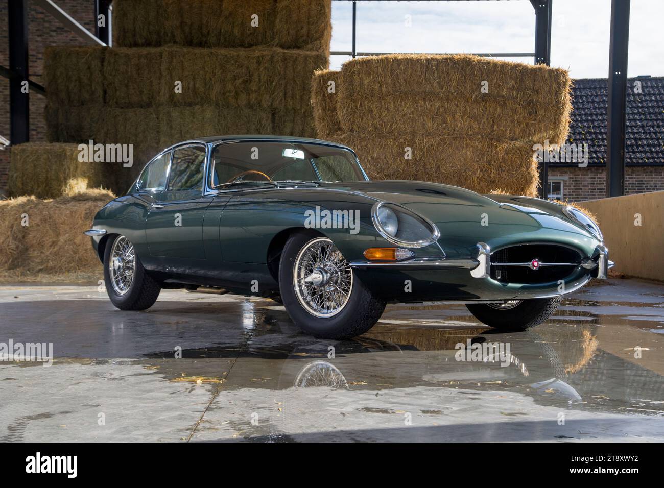 Series 1.5 Jaguar E Type 4.3 Fixed Head Coupe classic British sports ...