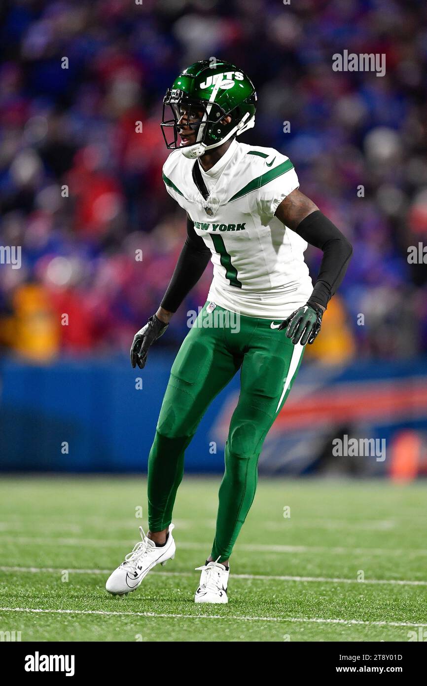 New York Jets cornerback Sauce Gardner (1) in coverage during the ...