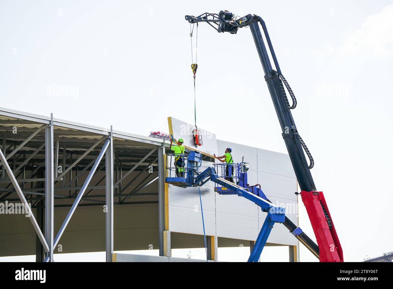 Sandwich panels wall assembly using telescopic boom crane and two self ...