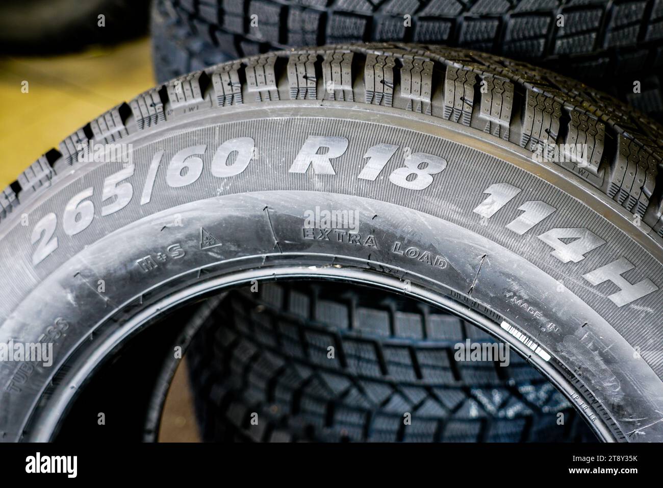 Tire side view with indication of tire width and height, wheel diameter ...