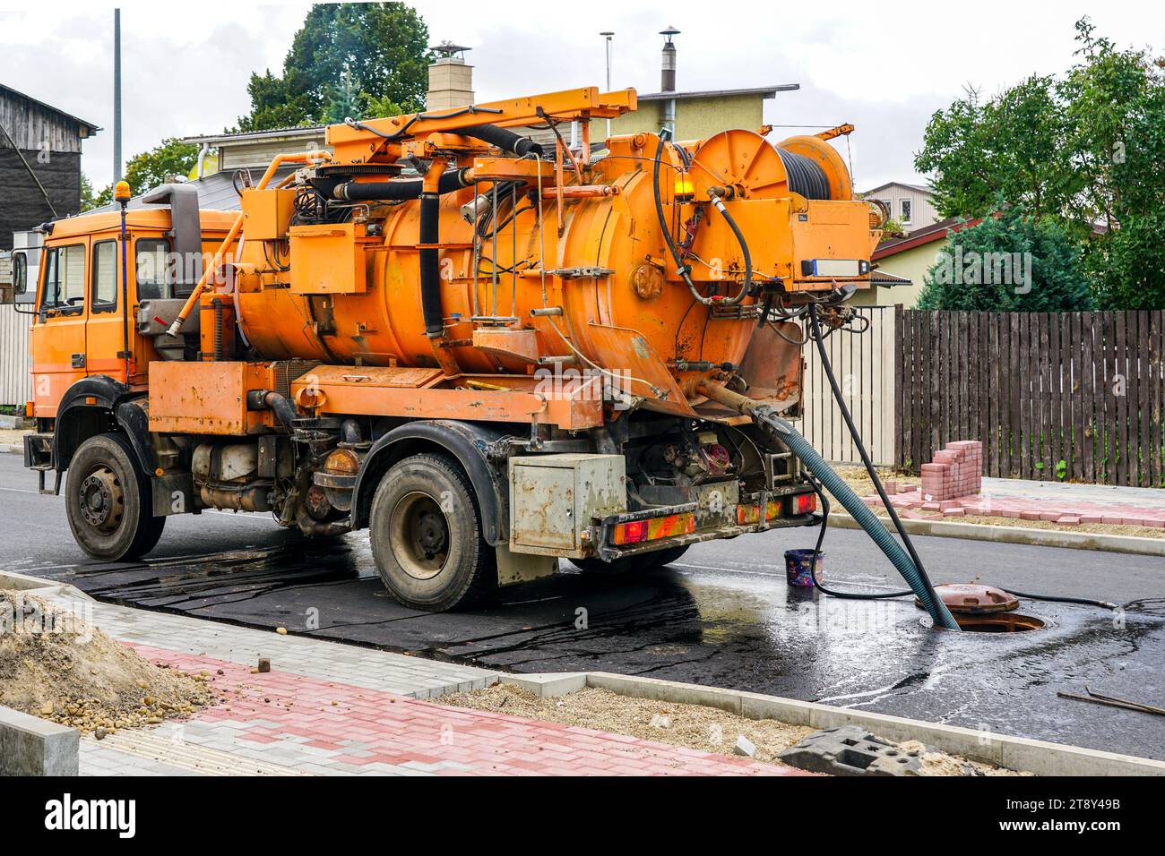 Truck mounted combined vacuum suction and canal jetting machine clean ...