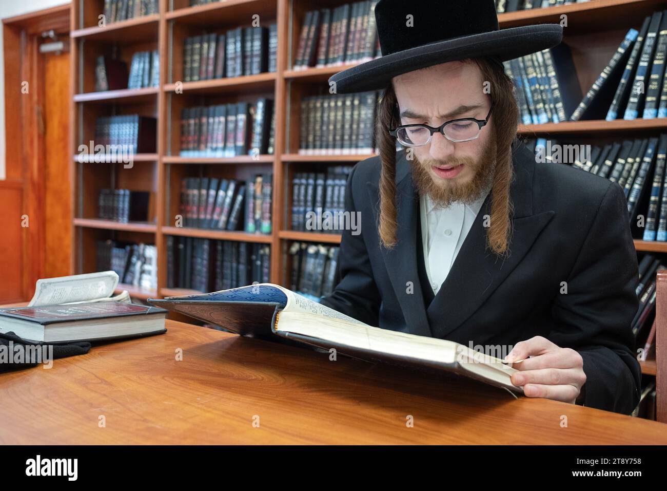 Jewish study hall hi-res stock photography and images - Alamy