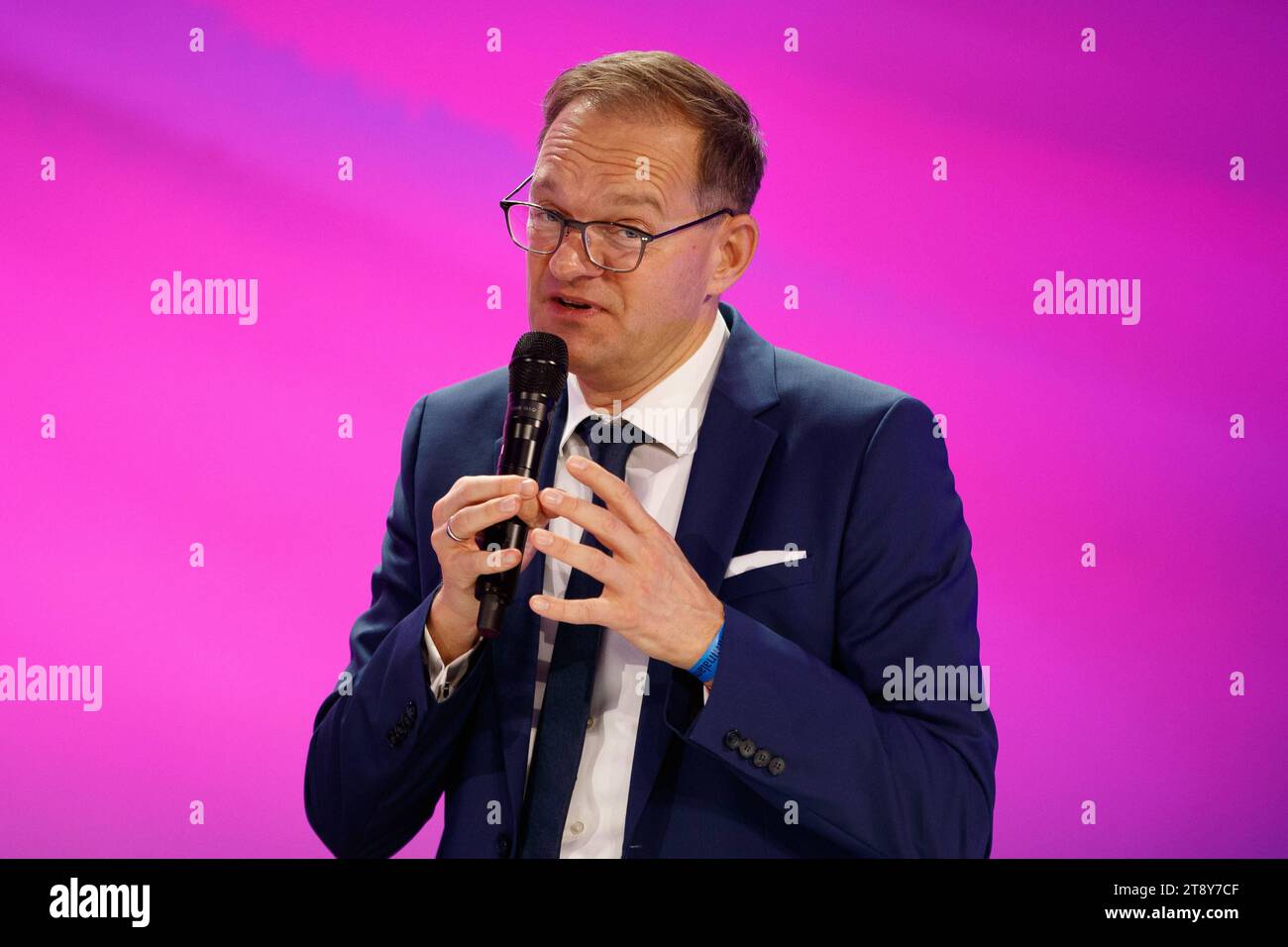 Dr. Stefan Traeger, CEO, Jenoptik AG auf der Podiumsdiskussion des ...