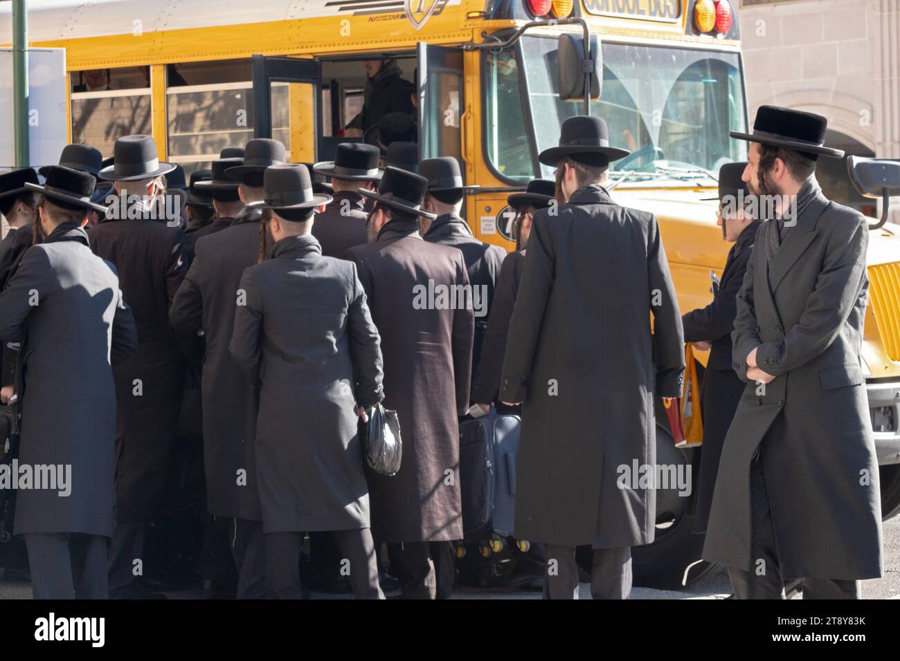 A large group of ultra orthodox Satmar Jewish men from Williamsburg ...