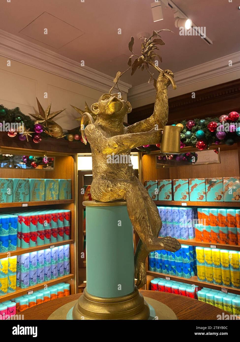 Fortnum and mason food hall hi-res stock photography and images - Alamy