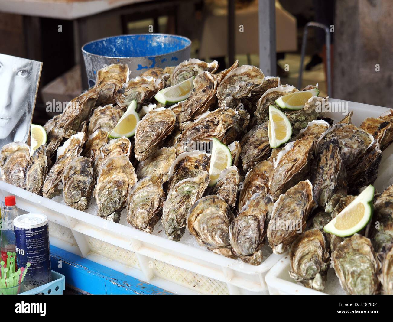 Oyster shells, Mercatino, Street market, Ortigia, Ortygia, Siracusa ...