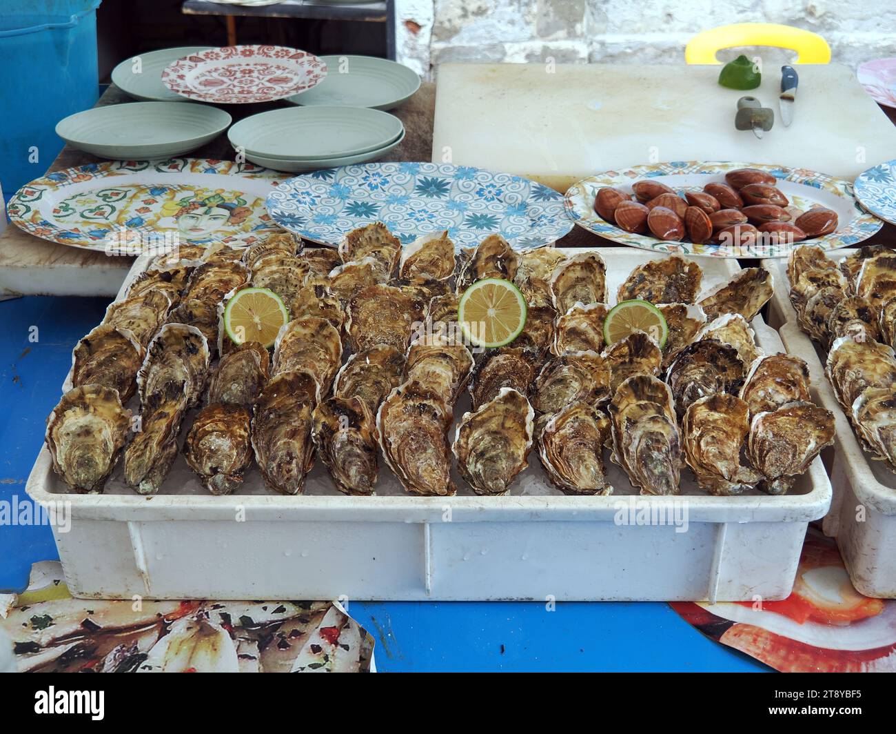 Oyster shells, Mercatino, Street market, Ortigia, Ortygia, Siracusa ...