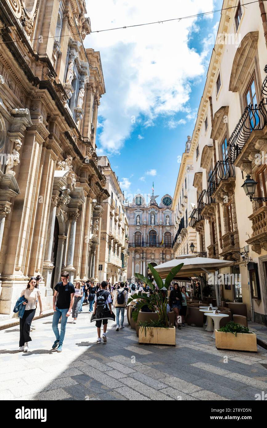 Shopping terrace hi-res stock photography and images - Alamy