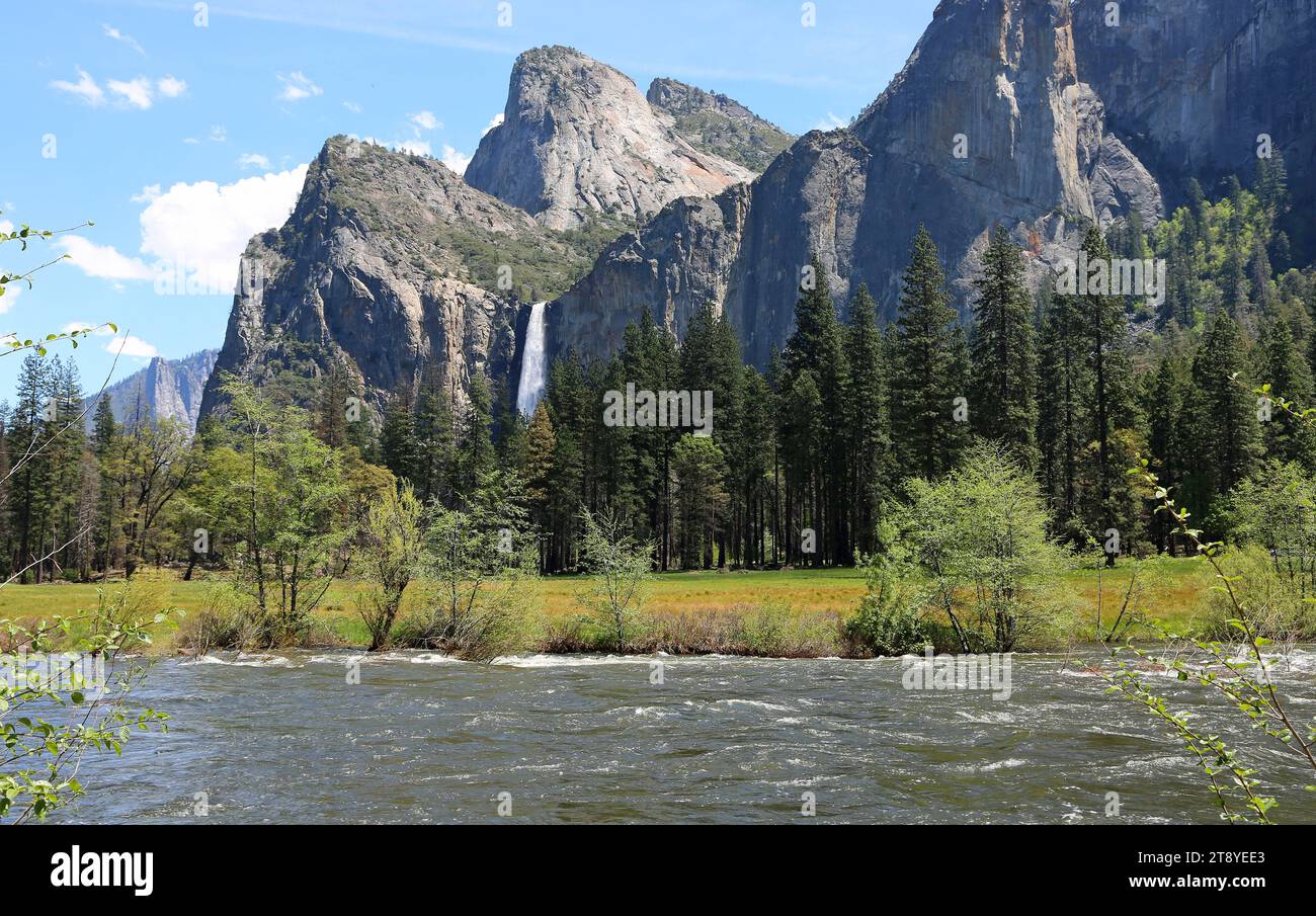 Merced river yosemite falls national hi-res stock photography and ...