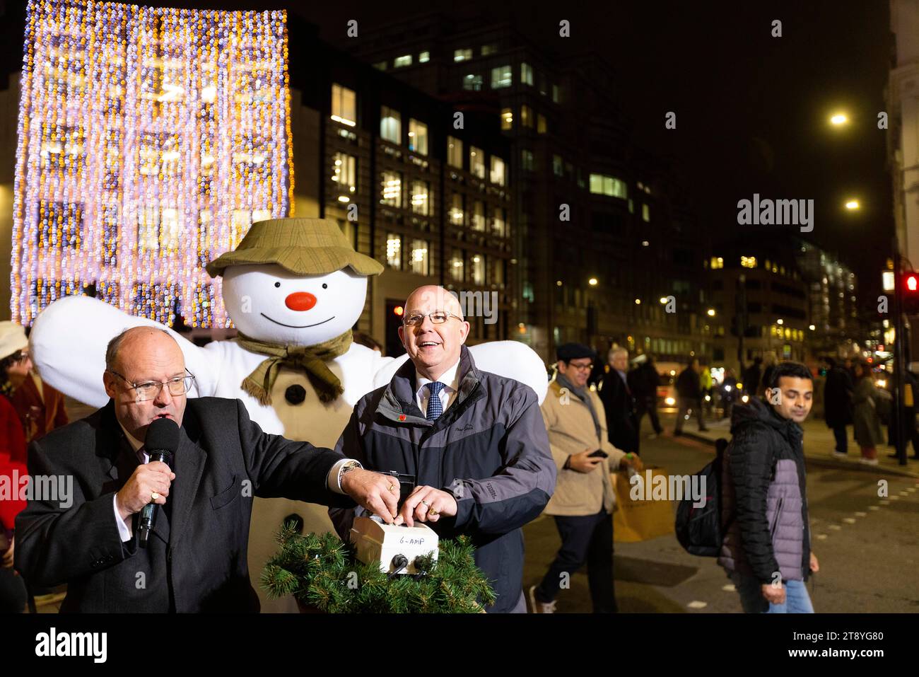 Social ludgate hi-res stock photography and images - Alamy