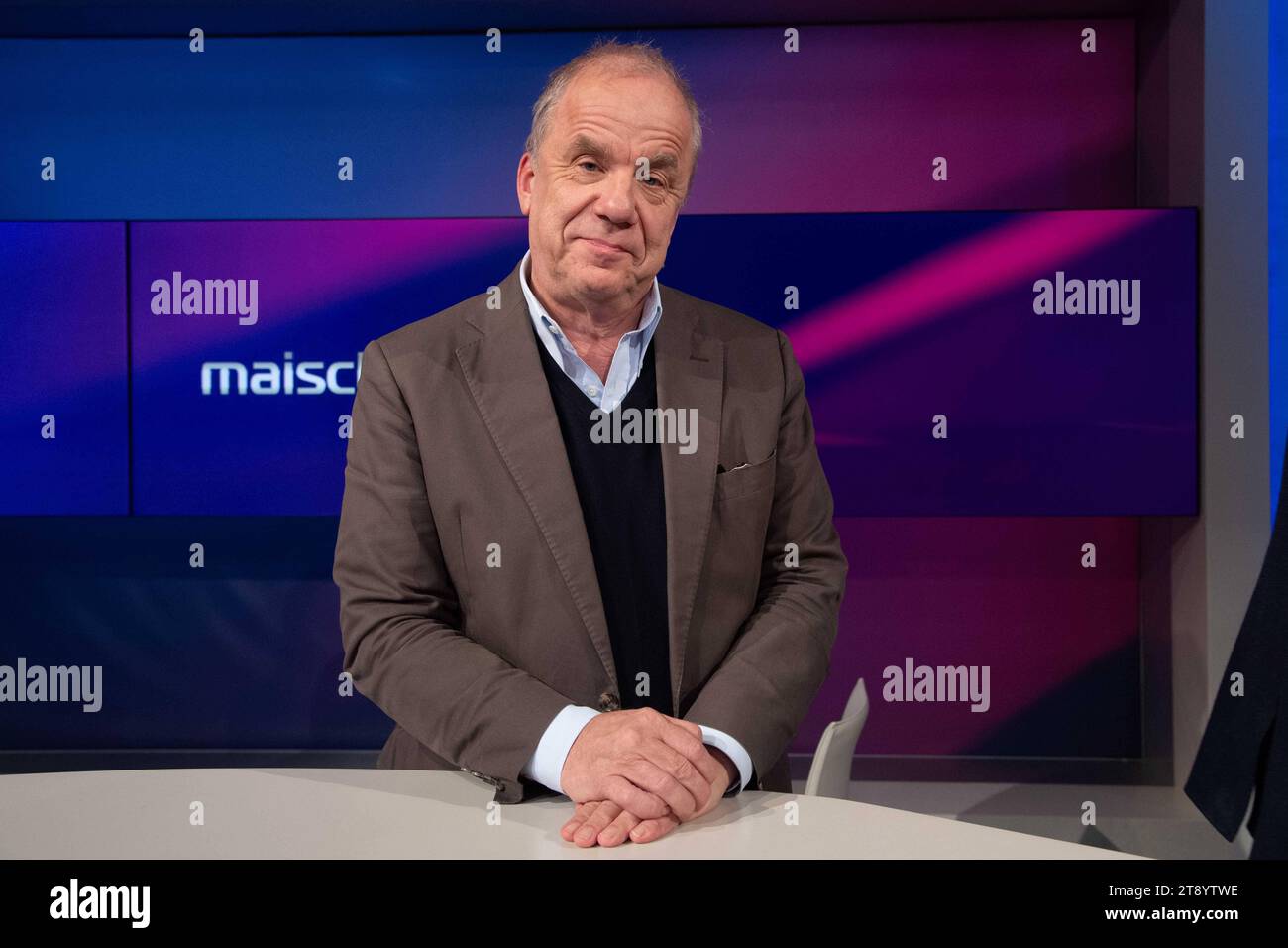 Hubertus MEYER-BURCKHARDT, Moderator, Portraet, Porträt, Portrait, Angeschnittenes Einzelbild ...