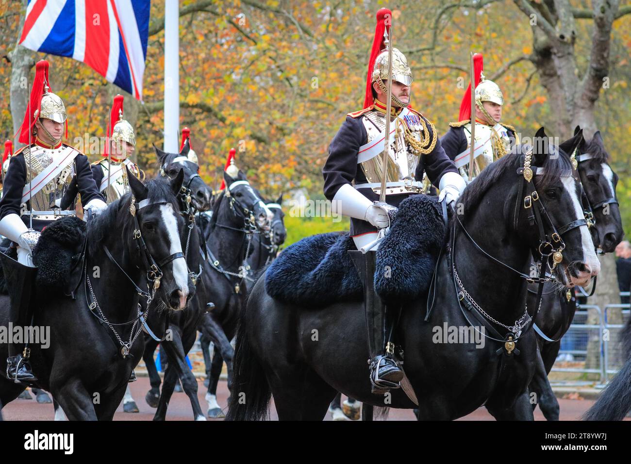 London, UK. 21st Nov, 2023. Mounted soldiers of the Household Cavalry ...