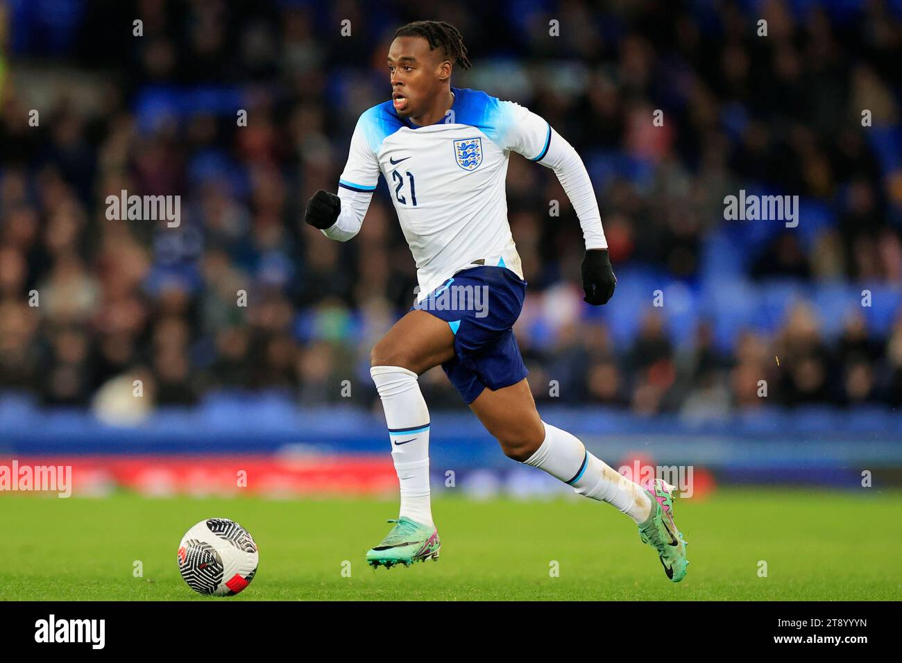Jamie Bynoe-Gittens #21 of England U21 controls the ball during the ...