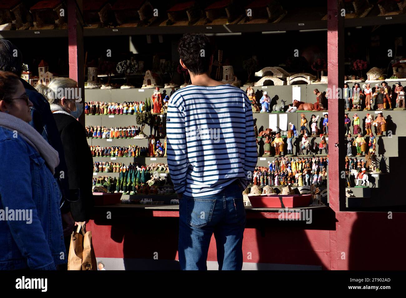 Marseille, France. 18th Nov, 2023. People look at the santons from ...