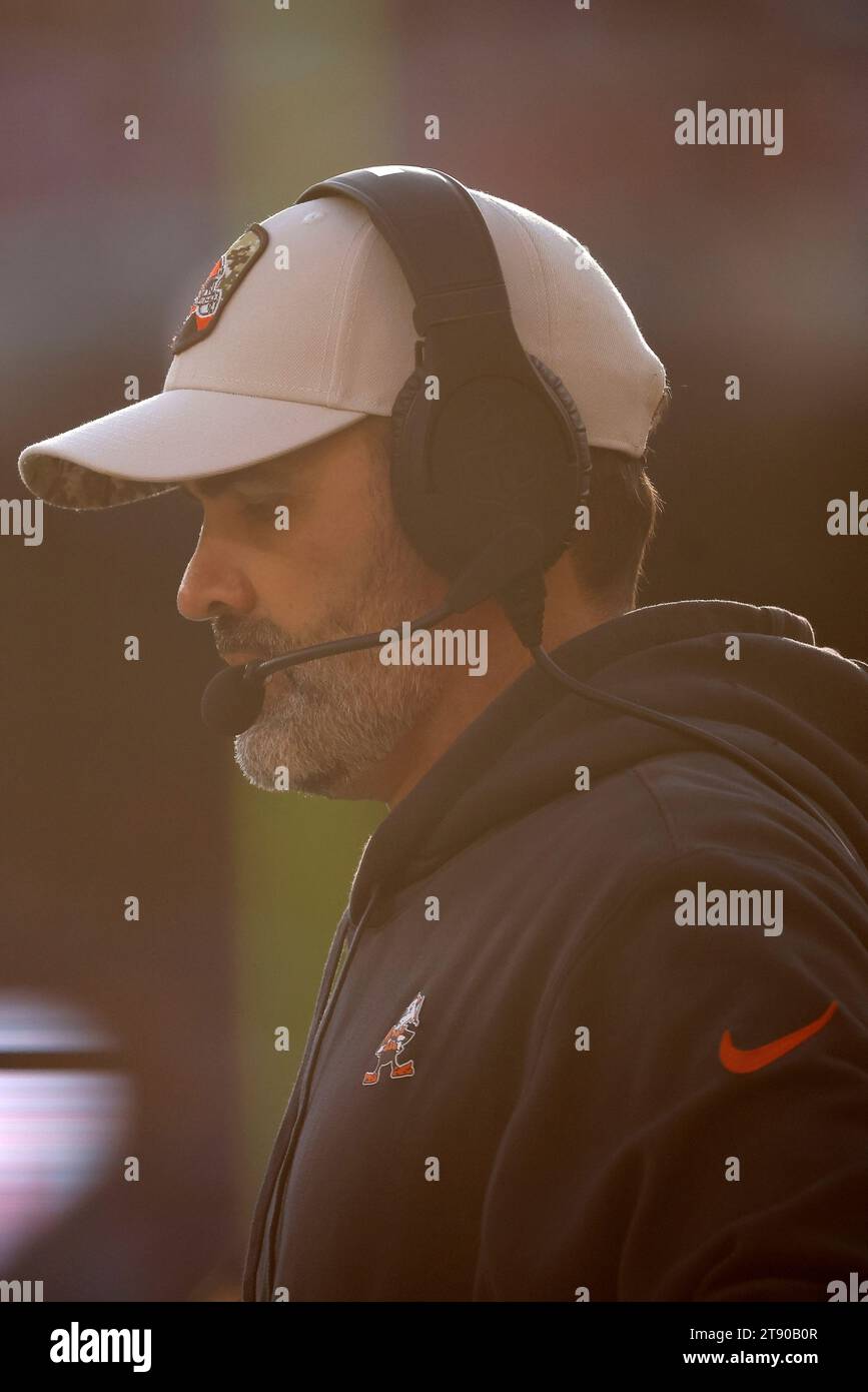 Cleveland Browns head coach Kevin Stefanski stands on the sideline ...
