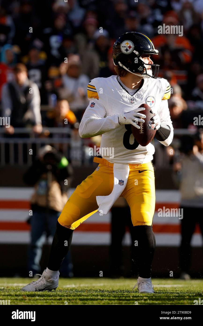 Pittsburgh Steelers quarterback Kenny Pickett (8) looks to throw the ...