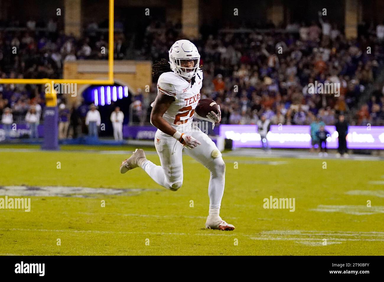 Texas running back Jonathon Brooks runs for a touchdown during the ...