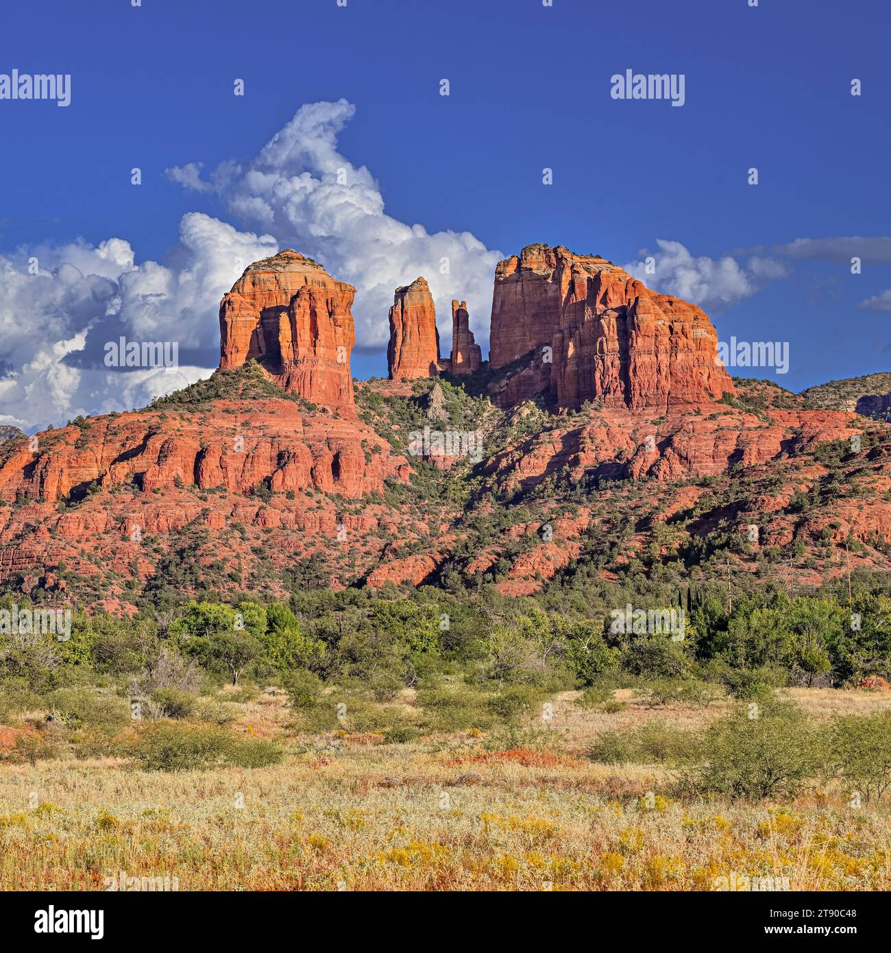 Cathedral rock in a Sedona landscape - Arizona red rocks hiking in Red ...