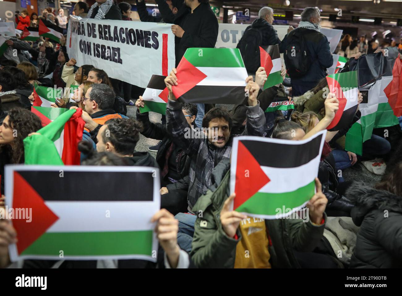 Madrid, Spain. 21st Nov, 2023. Pro-Palestinian protesters hold ...