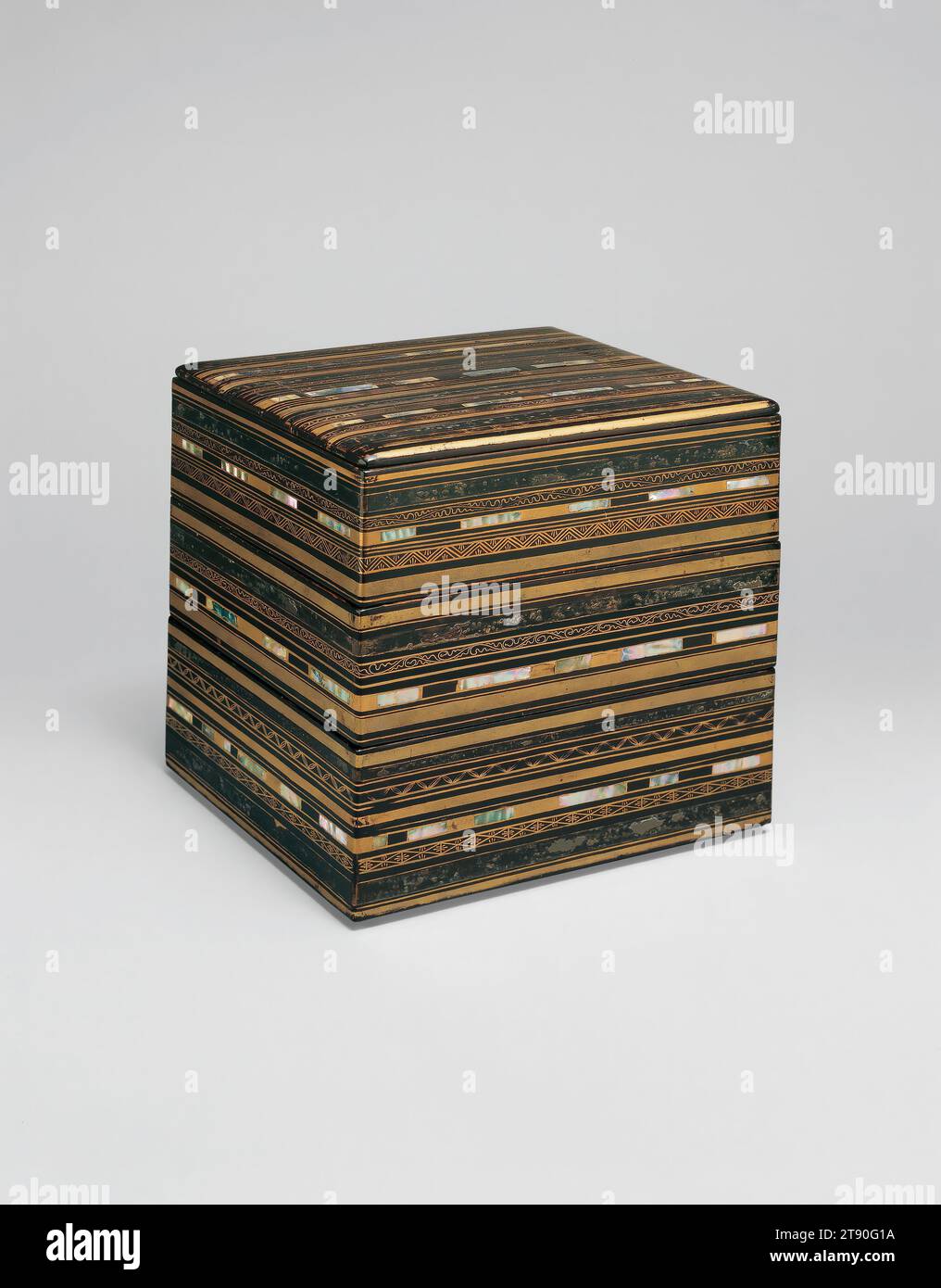 Three tiered box hi-res stock photography and images - Alamy